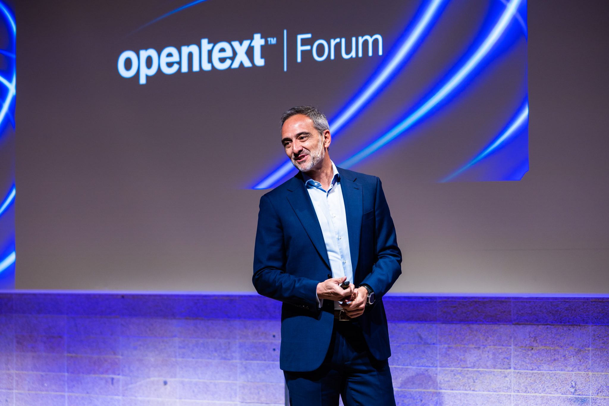 OpenText, el gigante canadiense de software, amplía su oferta y define ...